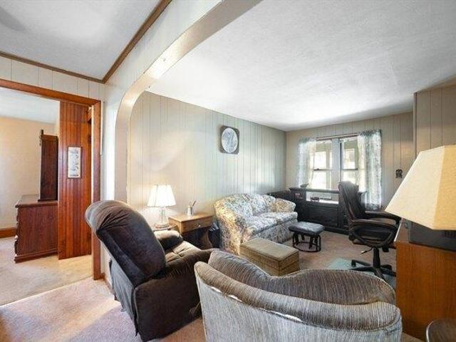 house with 6 bedroom, Chicopee MA DS103663508