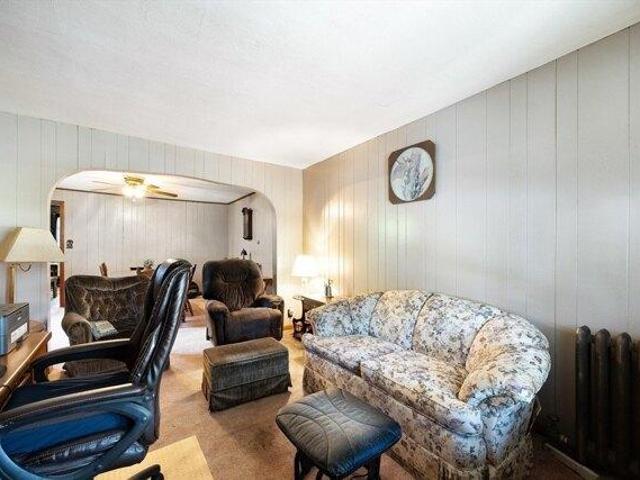 house with 6 bedroom, Chicopee MA ES103663508