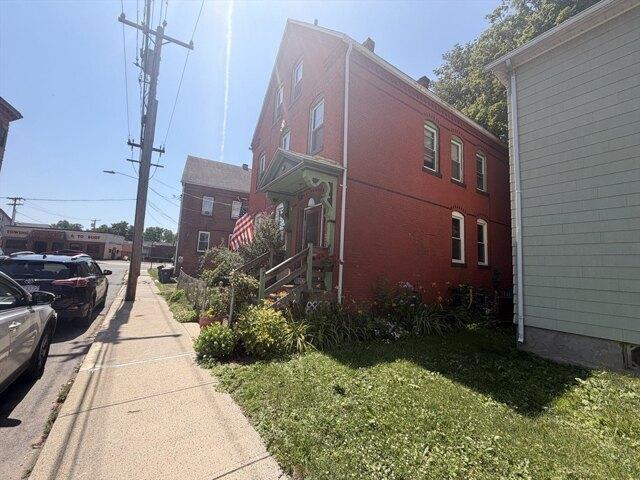 house with 6 bedroom, Chicopee MA ES104075156