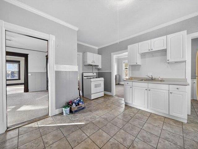 house with 6 bedroom, Chicopee MA ES105060763