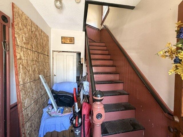 house with 6 bedroom, Chicopee MA ES105206681