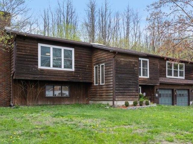 house with 6 bedroom, Colchester VT DLS102213004