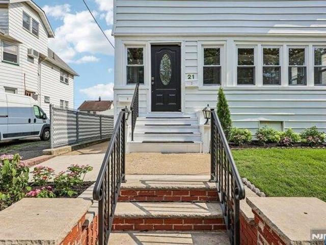 house with 6 bedroom, Clifton NJ ES104153179