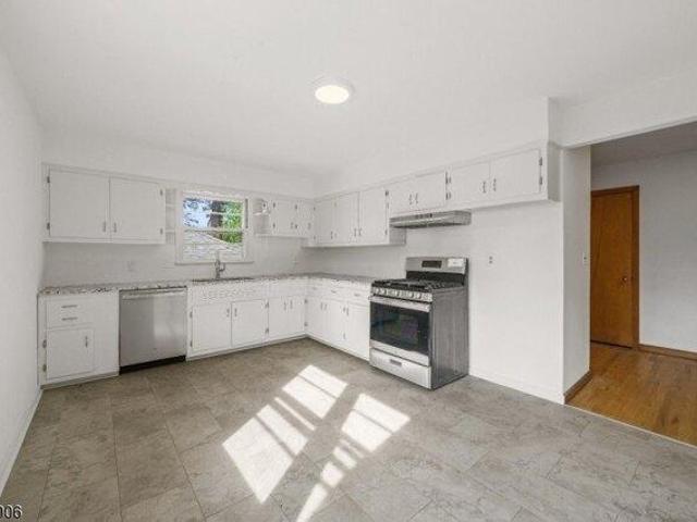 house with 6 bedroom, Clifton NJ ES104234238