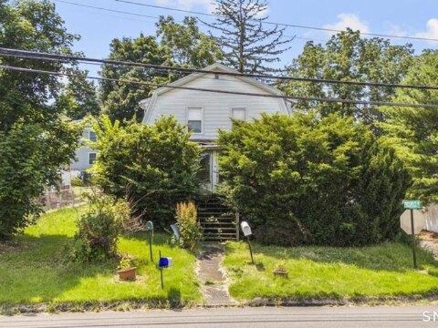 house with 6 bedroom, Cromwell CT ES104850008
