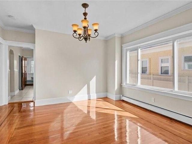 house with 6 bedroom, Cranston RI DLS101629366