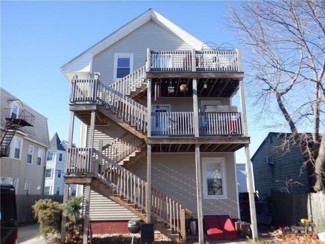 house with 6 bedroom, Cranston RI DLS102121552