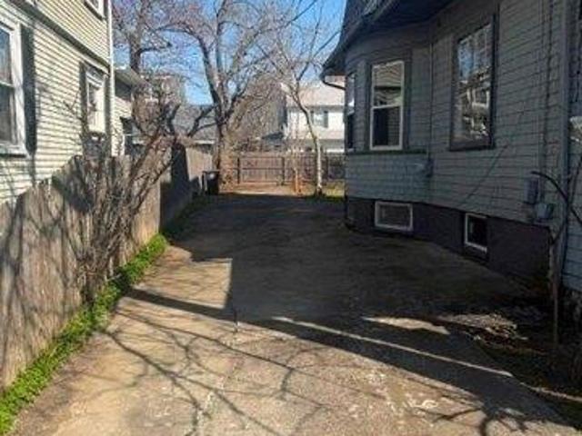 house with 6 bedroom, Cranston RI DS102827159