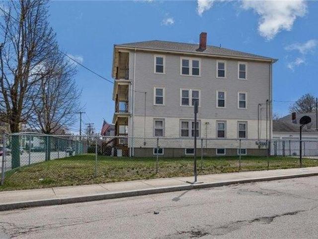 house with 6 bedroom, Cranston RI ES104409233
