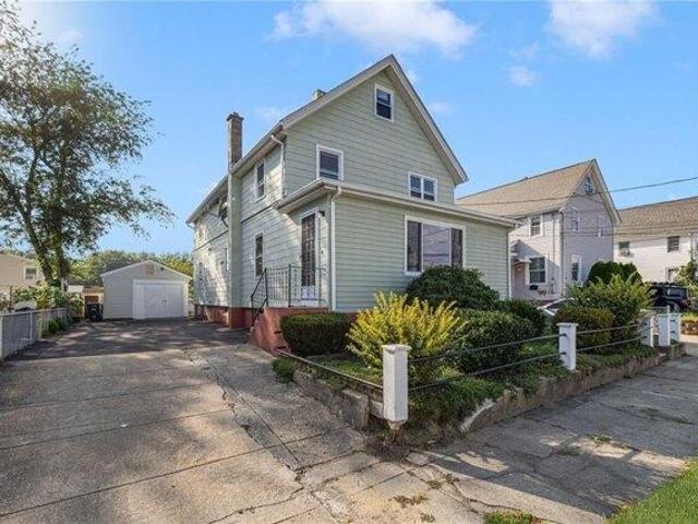 house with 6 bedroom, Cranston RI ES105107369