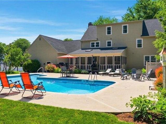 house with 6 bedroom, Cumberland RI ES105096218