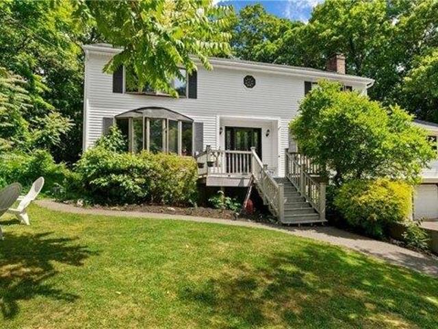 house with 6 bedroom, Cumberland RI ES105123327