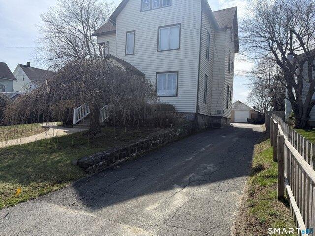house with 6 bedroom, Danbury CT ES104330943