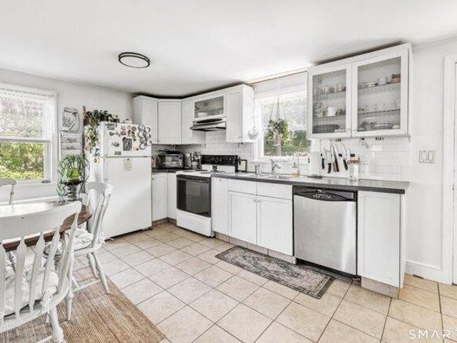 house with 6 bedroom, Derby CT ES103439851