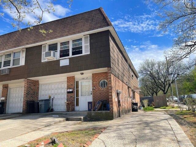 house with 6 bedroom, Douglaston NY ES105203466