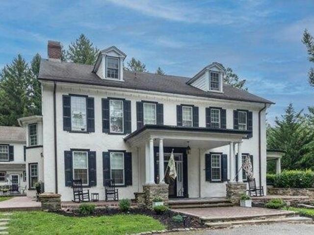 house with 6 bedroom, Downingtown PA DLS91399410