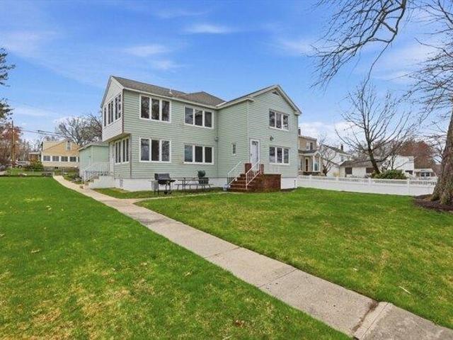 house with 6 bedroom, Dracut MA ES103247225