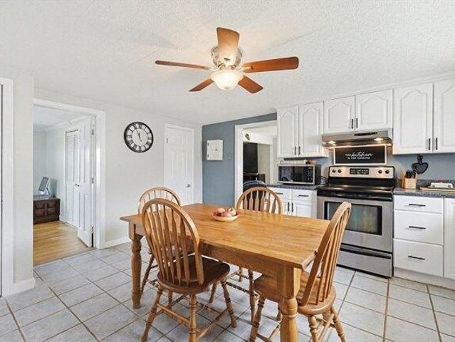 house with 6 bedroom, Dracut MA ES103250070