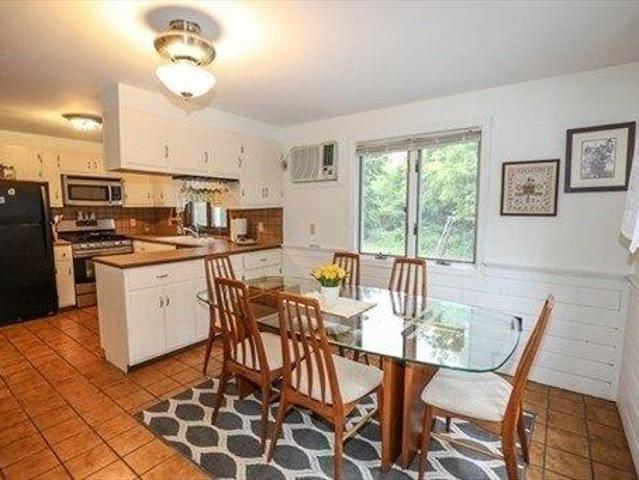 house with 6 bedroom, Dracut MA ES105513300