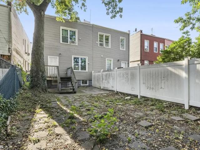 house with 6 bedroom, East NY DLS102752811