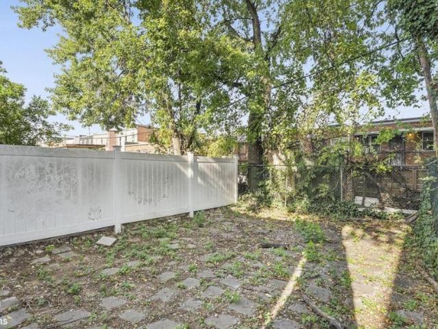 house with 6 bedroom, East NY DLS95694629