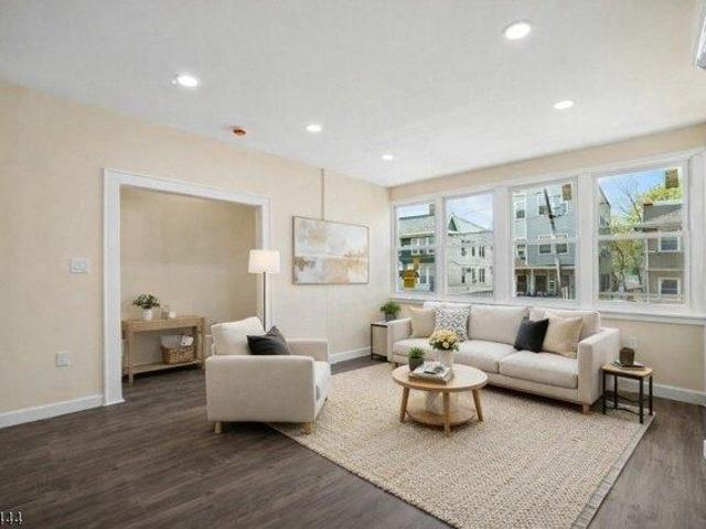 house with 6 bedroom, East Orange NJ DLS102345827
