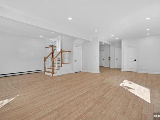 house with 6 bedroom, East Orange NJ DS103499740