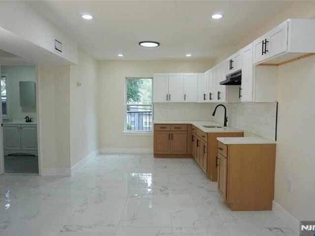 house with 6 bedroom, East Orange NJ ES103124773