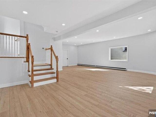 house with 6 bedroom, East Orange NJ ES103499740