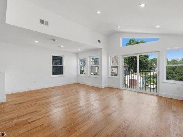 house with 6 bedroom, East Orange NJ ES104567952