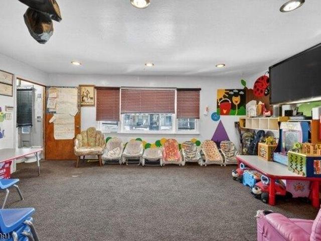 house with 6 bedroom, East Orange NJ ES104757544