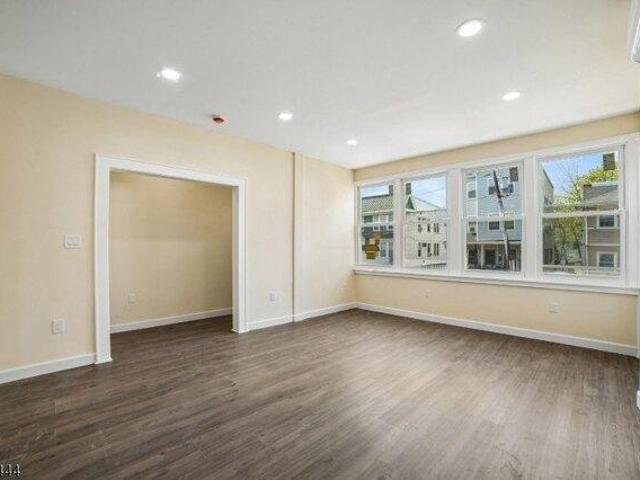 house with 6 bedroom, East Orange NJ ES104850011