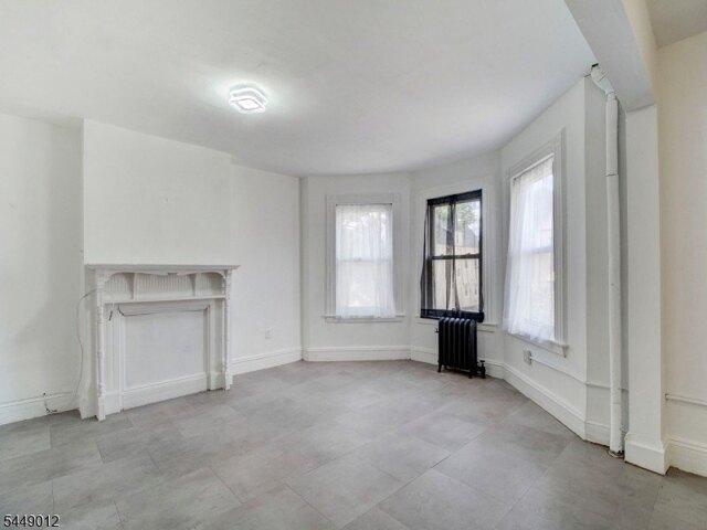 house with 6 bedroom, East Orange NJ ES104834551