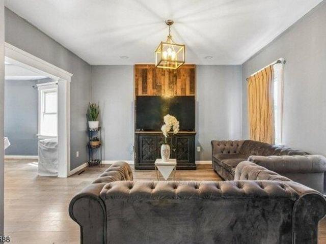 house with 6 bedroom, East Orange NJ ES104921287