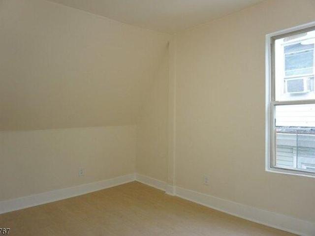 house with 6 bedroom, East Orange NJ ES105125562