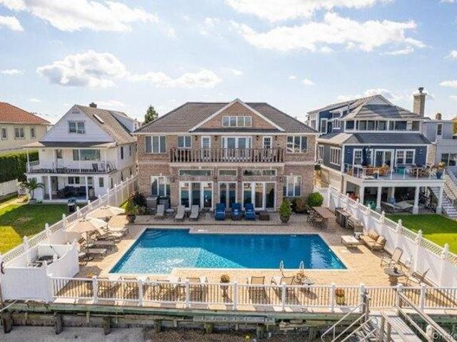 house with 6 bedroom, East Atlantic Beach NY DLS101801898