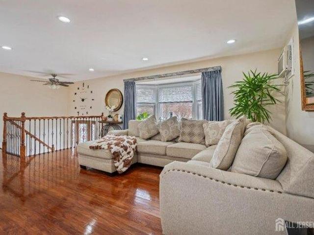 house with 6 bedroom, East Brunswick NJ DLS101657803