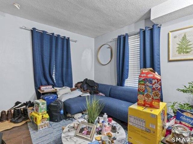 house with 6 bedroom, East Hartford CT ES105140096