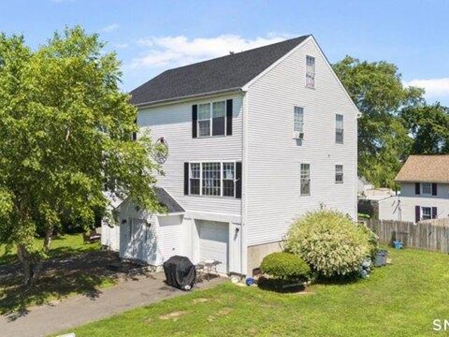 house with 6 bedroom, East Haven CT ES104190074