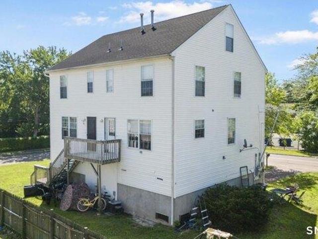 house with 6 bedroom, East Haven CT ES104852827