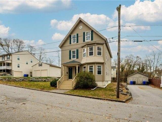 house with 6 bedroom, East Providence RI DLS102827081