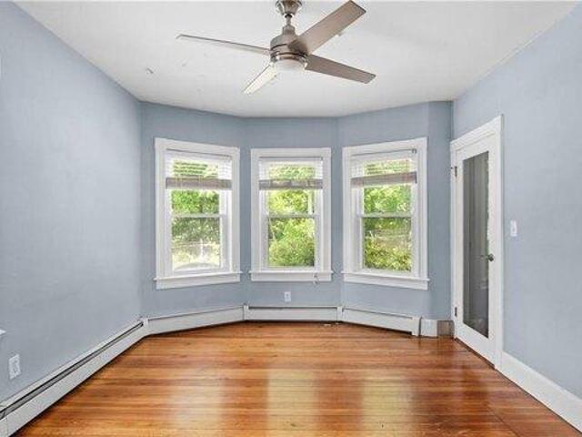 house with 6 bedroom, East Providence RI ES102827081