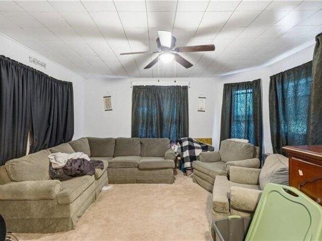 house with 6 bedroom, East Providence RI ES103969446