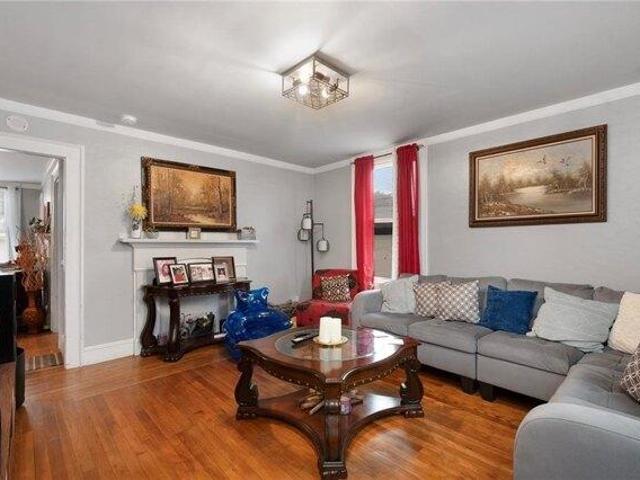 house with 6 bedroom, East Providence RI ES105191076