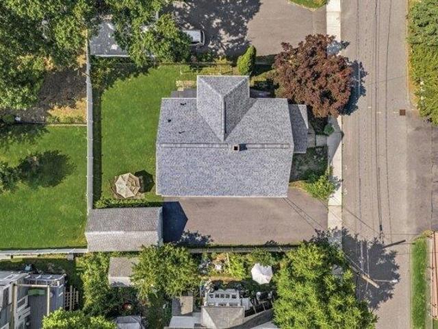 house with 6 bedroom, Easthampton MA ES103888079