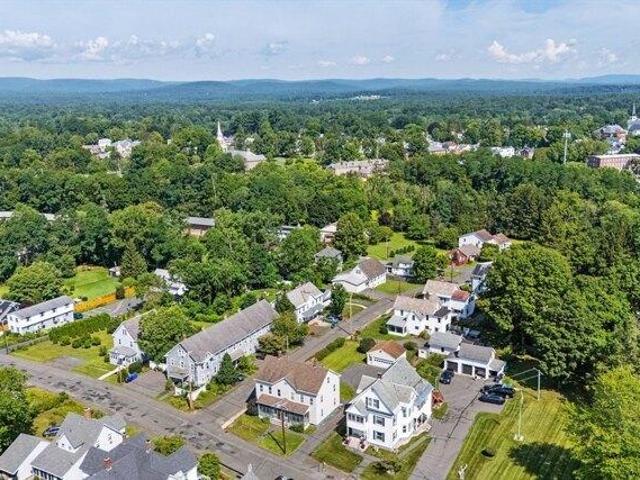 house with 6 bedroom, Easthampton MA ES105094899