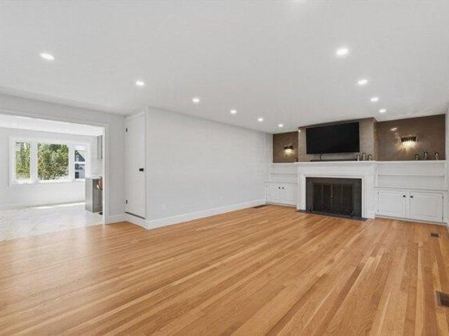 house with 6 bedroom, Easton MA ES102961470