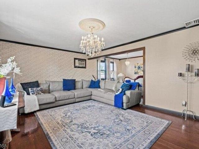 house with 6 bedroom, Elmwood Park NJ ES102826418