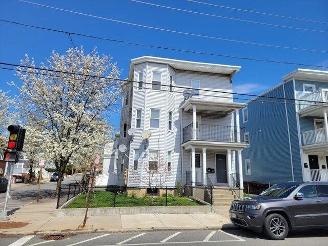 house with 6 bedroom, Everett MA DLS102444236