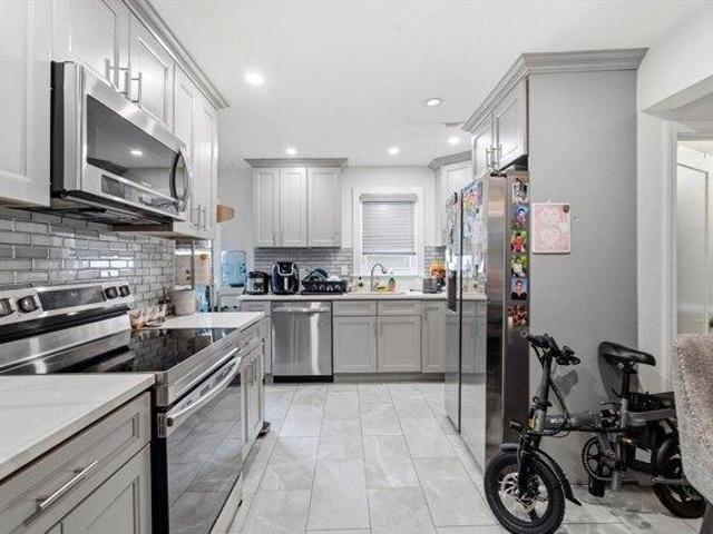 house with 6 bedroom, Everett MA ES103587960